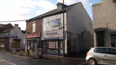 Alice Wheeldon campaigners hold Royal Courts of Justice vigil - BBC News
