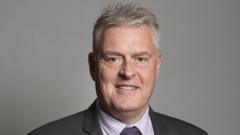 Outspoken MP Lee Anderson defects to Reform UK - BBC News