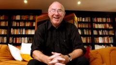 Clive James obituary: 'A man of substance' - BBC News