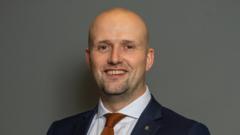 Stephen Flynn: Who is the new SNP Westminster leader? - BBC News