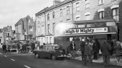 Nostalgic photos show 150 years of London Fire Brigade - BBC News