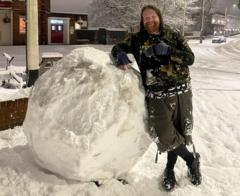 London snow: Wintry scenes captured in the capital - BBC News