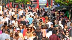Reality Check: Do we really know the scale of UK migration? - BBC News