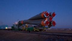 Tim Peake: Rocket rolled to launch pad - BBC News
