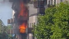 Croydon: Dozens evacuated as crews tackle fire at block of flats - BBC News