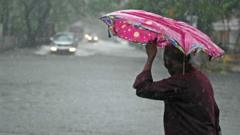 Cyclone Michaung: Heavy rains in southern India as storm makes landfall - BBC News