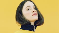 Sigrid: Approaching pop from left-of-centre - BBC News