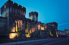 Inside decaying US prison, former inmates are guides - BBC News