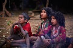 In pictures: The last nomadic people of Nepal - BBC News