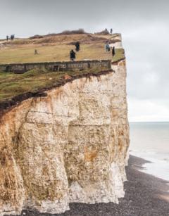 Beachy Head cliff visitors 'shocked' by rock fall photos - BBC News