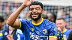 Ryan Johnson: AFC Wimbledon defender signs new two-year contract - BBC Sport