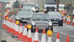 Lancing: A27 weekend roadworks closure causes delays - BBC News