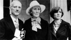 Robert Nairac: First search for murdered Army captain begins - BBC News