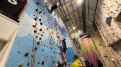 Cynnydd yn nifer y bobl ifanc sy'n gwneud ymarfer corff - BBC Cymru Fyw