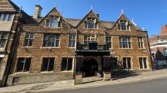'Sadness' over closure of listed hotel in Wellingborough - BBC News