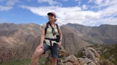 'Inside-out, headless wonder' fossil discovered - BBC News