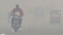 Lahore smog: Pollution hits record levels in Pakistan city - BBC News