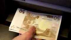 Travel money: When is the best time to buy? - BBC News