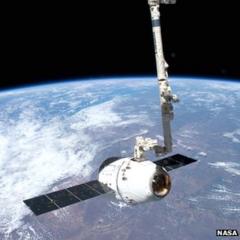 SpaceX lifts off with ISS cargo - BBC News