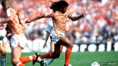 Ruud Gullit gets athletes close up with fans and sponsors - BBC News
