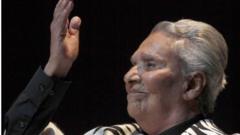 Mexican superstar Juan Gabriel dies at 66 of heart attack - BBC News