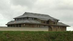 The secret world of the UK's immigration removal centres - BBC News