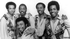 Temptations singer Dennis Edwards dies aged 74 - BBC News