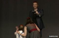 Samsung Galaxy S4 eye-tracking smartphone unveiled - BBC News