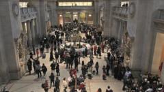 Metropolitan Museum of Art's entrance fee 'deceptive' - BBC News