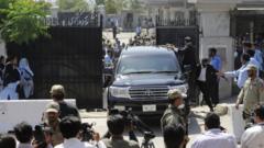 Day in pictures: 18 April 2013 - BBC News