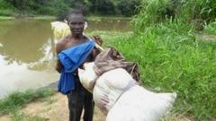 Niger Delta pollution: Fishermen at risk amidst the oil - BBC News