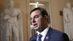 US House votes to continue NSA's phone surveillance - BBC News