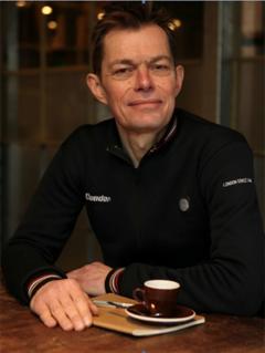 Chris Ward: The PR boss who works from coffee shops - BBC News