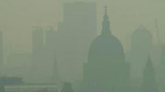 Paris car ban imposed after pollution hits high - BBC News