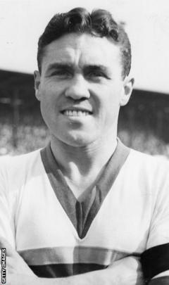 Bobby Collins: former Celtic, Everton and Leeds player dies, aged 82 ...