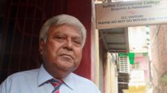 India's street typists heading for a final full-stop - BBC News