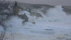 Pictures: Cornwall under siege from storm - BBC News