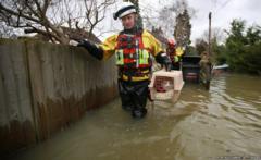 In pictures: Winter floods in UK - BBC News