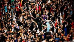 Day in pictures: 28 February 2014 - BBC News