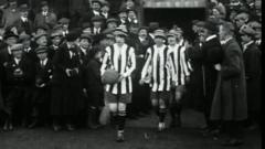 Manchester Corinthians: Pioneering women's football club honoured - BBC ...