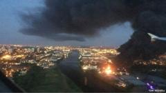 Renfrew tyre fire: Massive blaze 'started deliberately' - BBC News