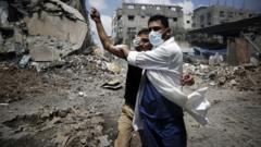 Israel bans Norwegian doctor Mads Gilbert from Gaza - BBC News