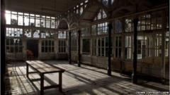 Muslims' WW2 help for Jews displayed at Cardiff synagogue - BBC News