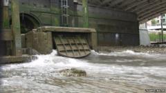 London's 'super sewer' gets the go ahead - BBC News