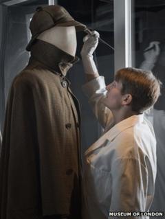 The world-wide fascination in Sherlock Holmes' tweed cape - BBC News