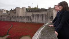 Tower of London poppies tour: North of England to host displays - BBC News