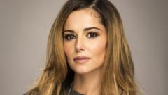 Cheryl Fernandez-Versini breaks Geri Halliwell chart record - BBC News