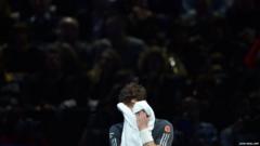 Day in pictures: 14 November 2014 - BBC News