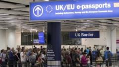 Net migration to UK rises to 260,000 in year to June - BBC News