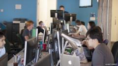 Banking on it: Taking your money off the high street - BBC News